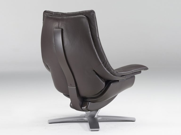 Natuzzi Re-Vive Casual Queen Recliner Brown - Furnitalia | Contemporary ...