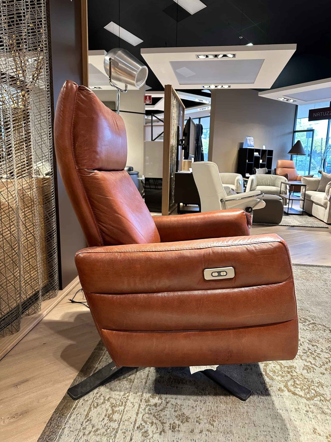 Natuzzi Editions Istante B958 Power Armchair - Furnitalia ...