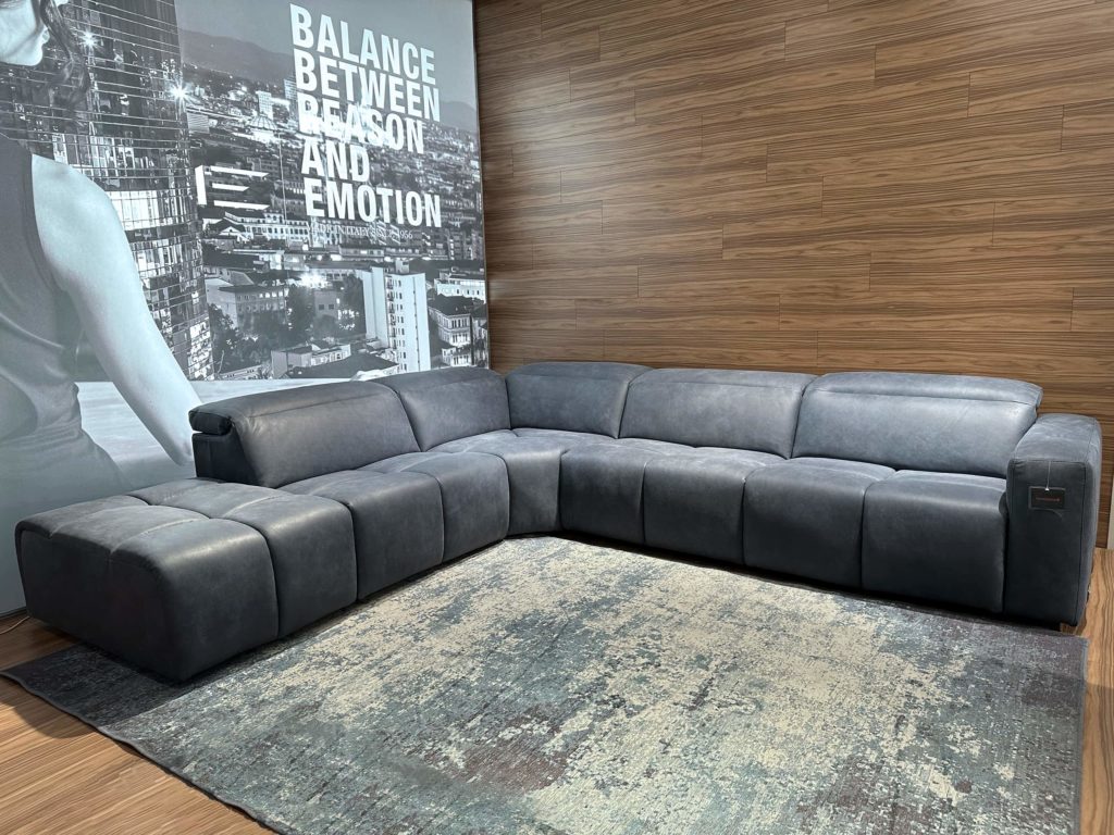 Estro Milano Madison 5pc Sectional Blue Pacific - Furnitalia ...