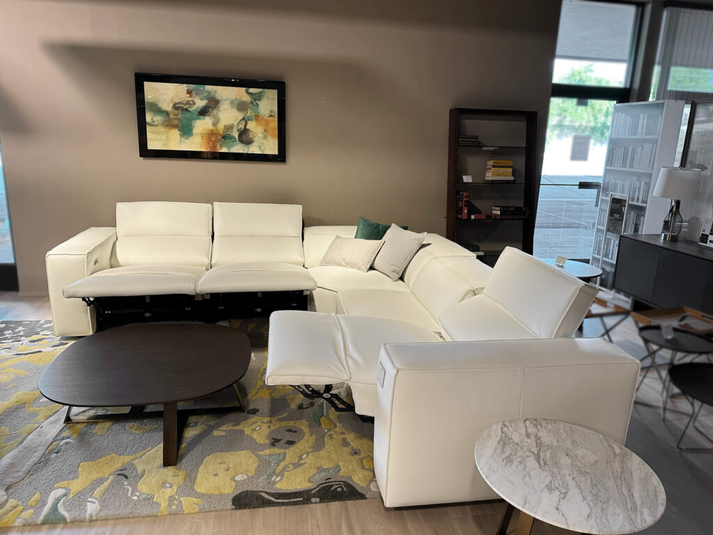 Incanto Power Sectional i923 5pc - Furnitalia | Striking Comfort by ...